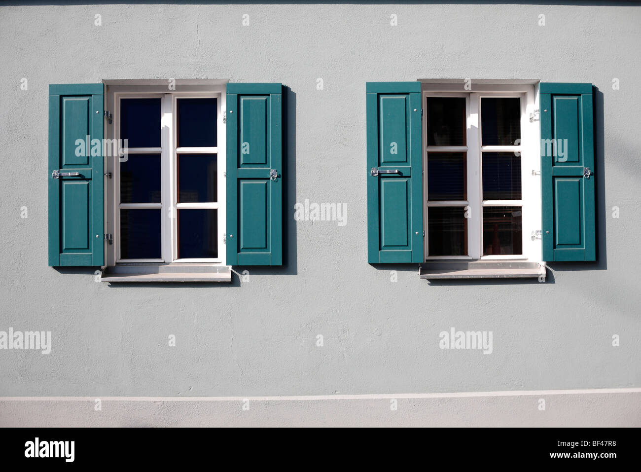 Grey window frames hi-res stock photography and images - Alamy