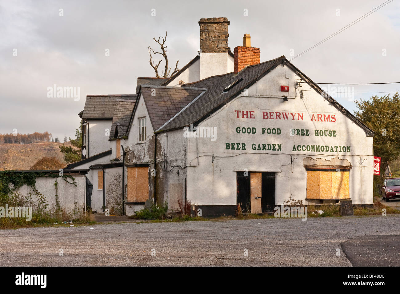 Pub vacant empty disused renovation hi-res stock photography and images ...