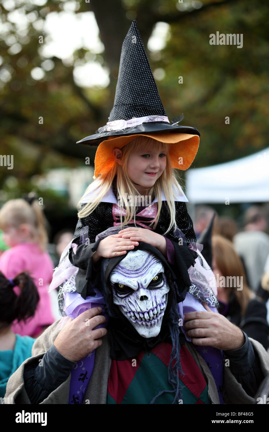 Man and intimidating girl hi-res stock photography and images - Alamy