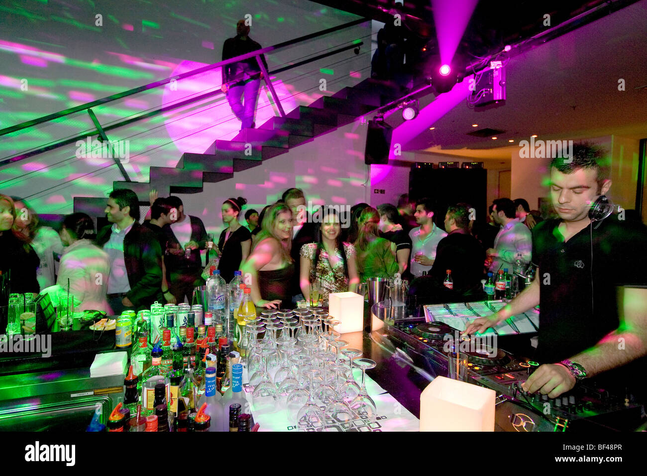 Disc jockey hi-res stock photography and images - Alamy