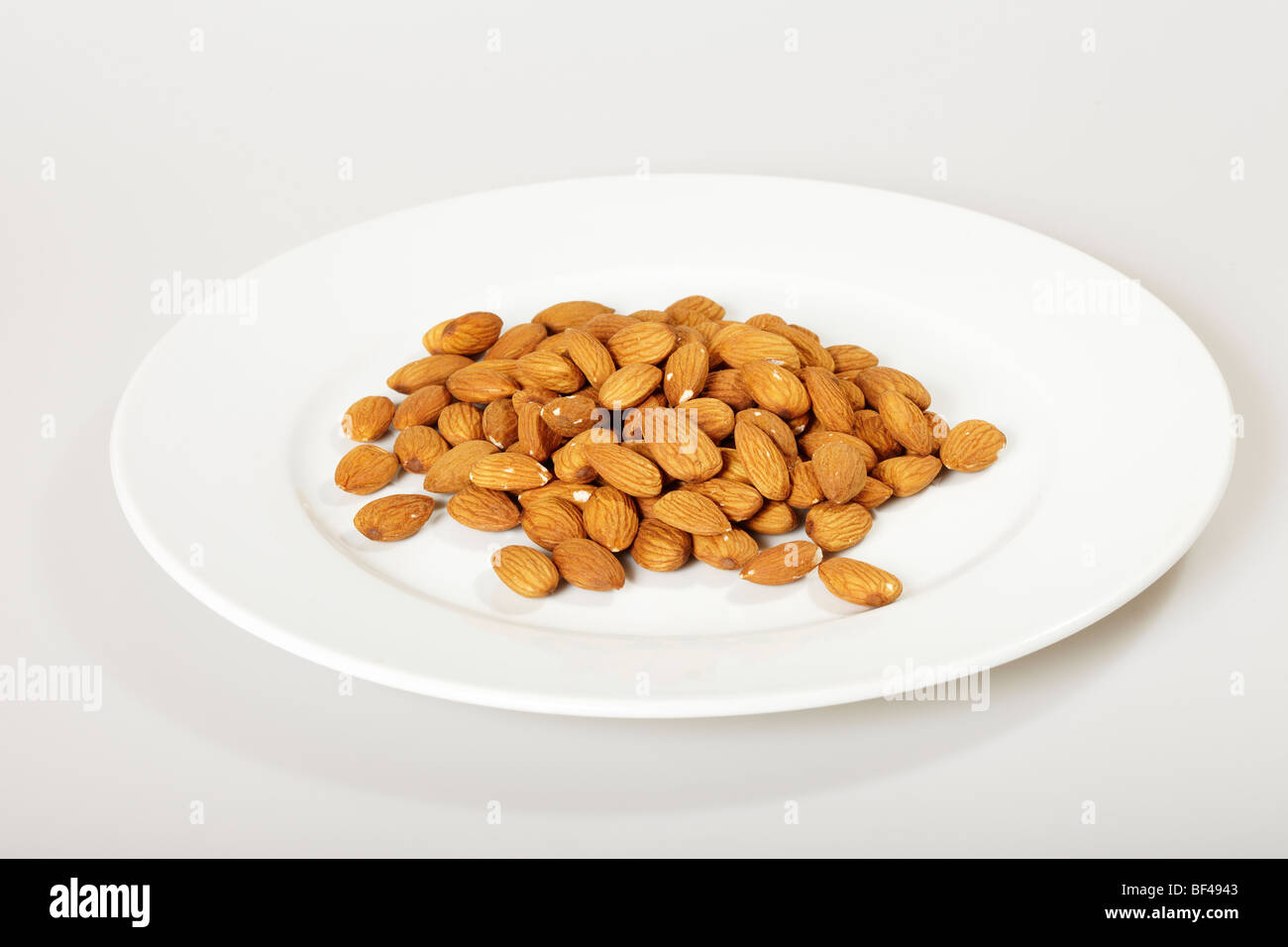 Almonds on plate hi-res stock photography and images - Alamy