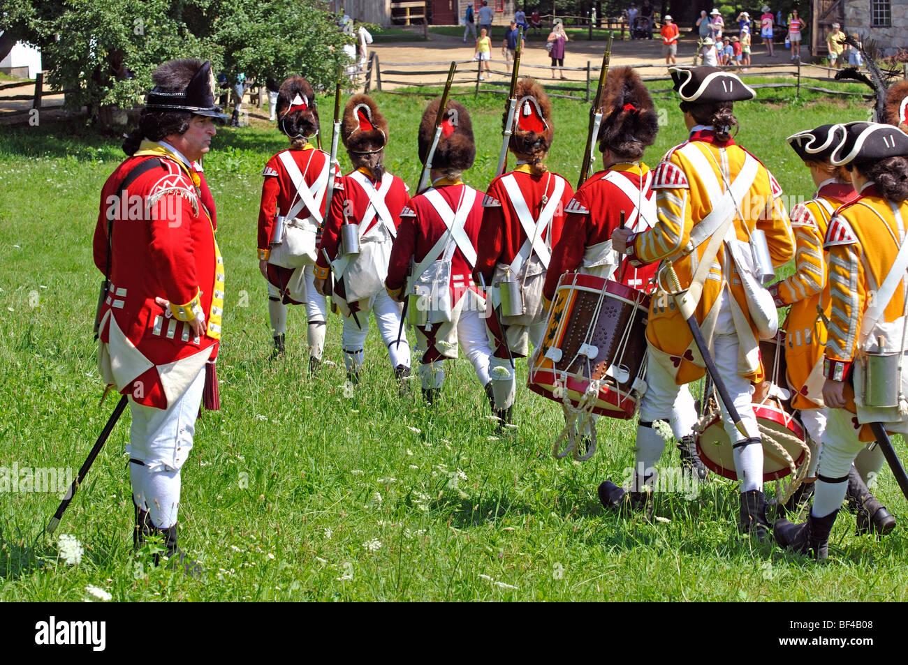 British Redcoats marching - costumed American Revolutionary War (1770's ...
