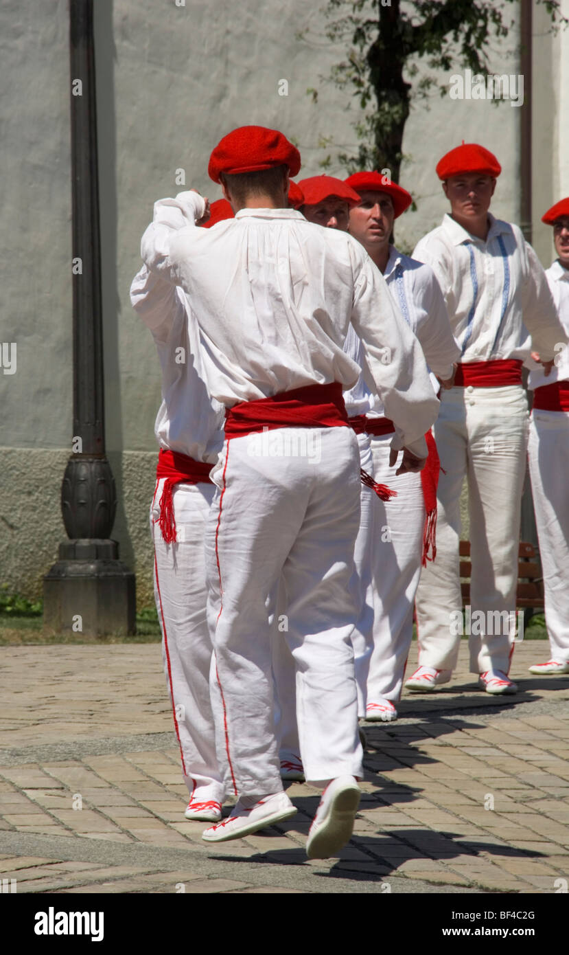 Traditional Basque dancing, in Markina Stock Photo - Alamy