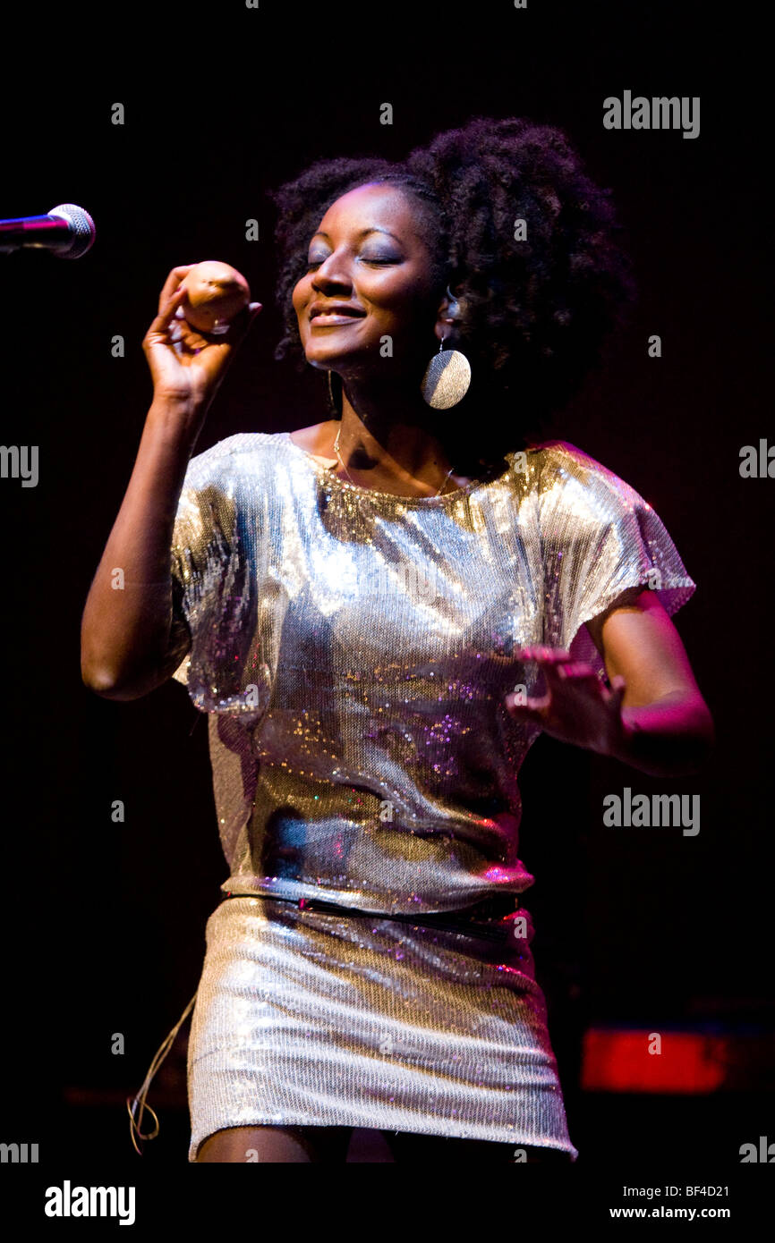 Mariana Da Cruz, singer and front woman of the Brazilian-Swiss band Da ...