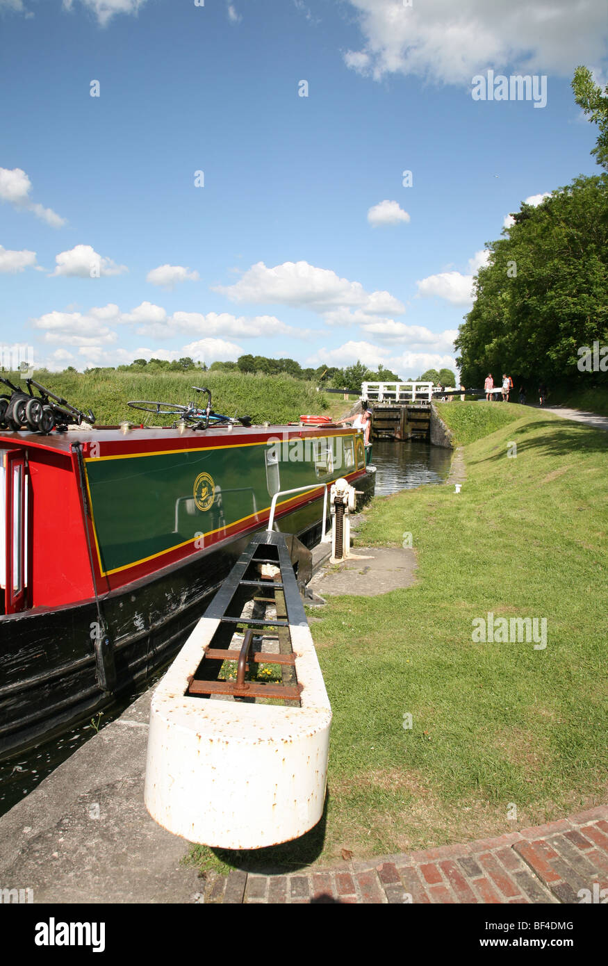 Caen hill locks hi-res stock photography and images - Alamy