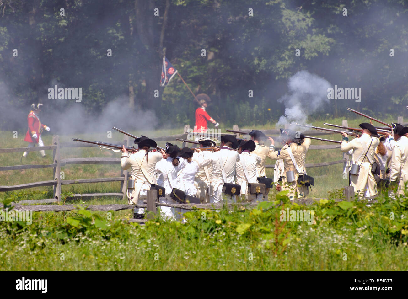 American patriots in battle - costumed American Revolutionary War (1770 ...