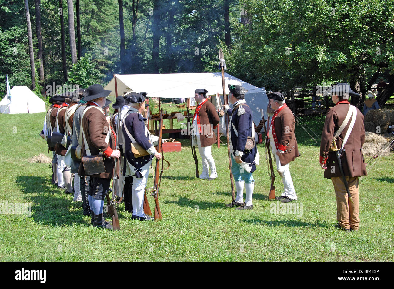 American patriots muster- costumed American Revolutionary War (1770's ...