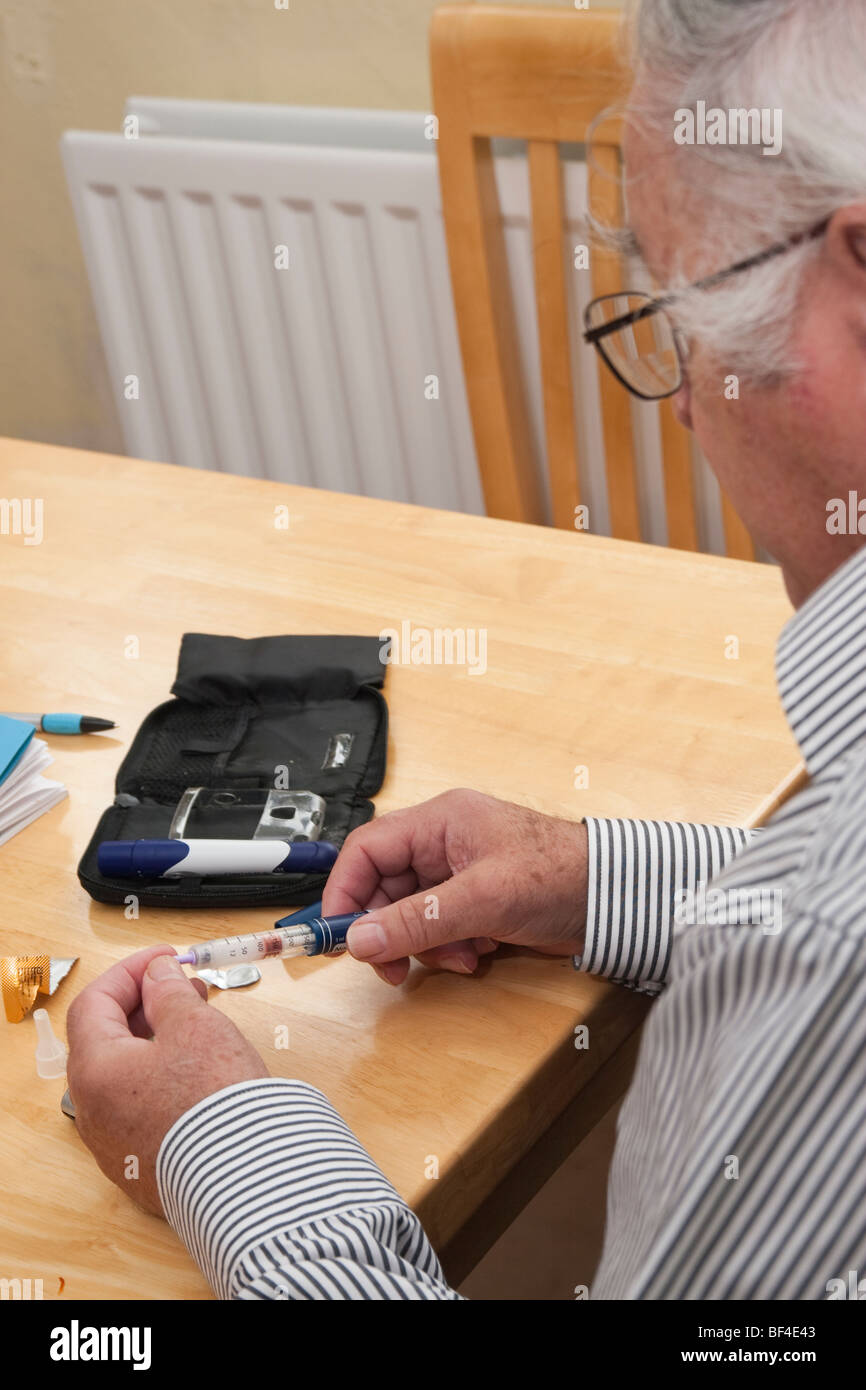 Self Injecting Insulin Stock Photos & Self Injecting Insulin Stock ...