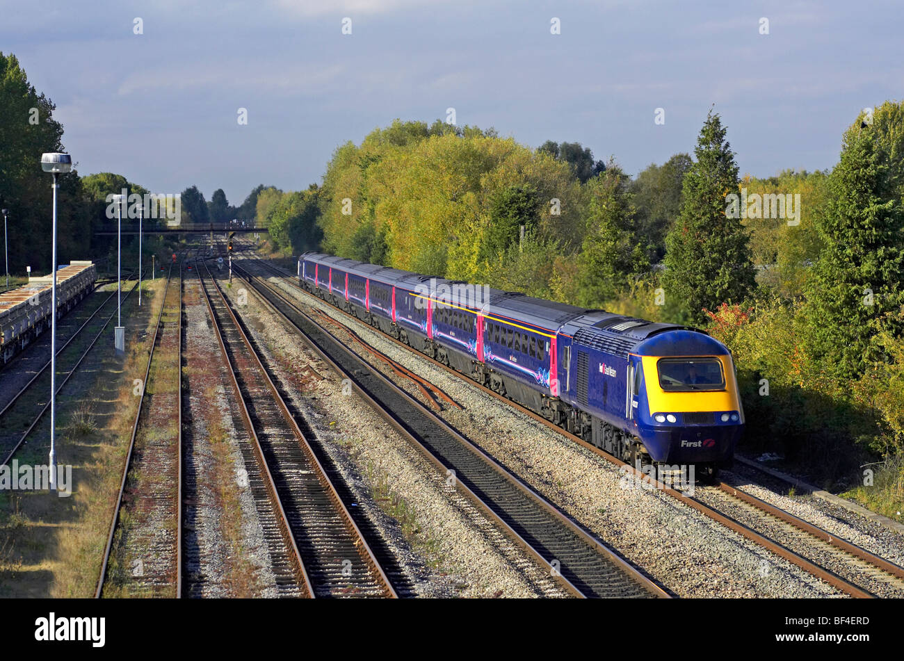 A First Great Western HST heads an Oxford - Paddington service past ...
