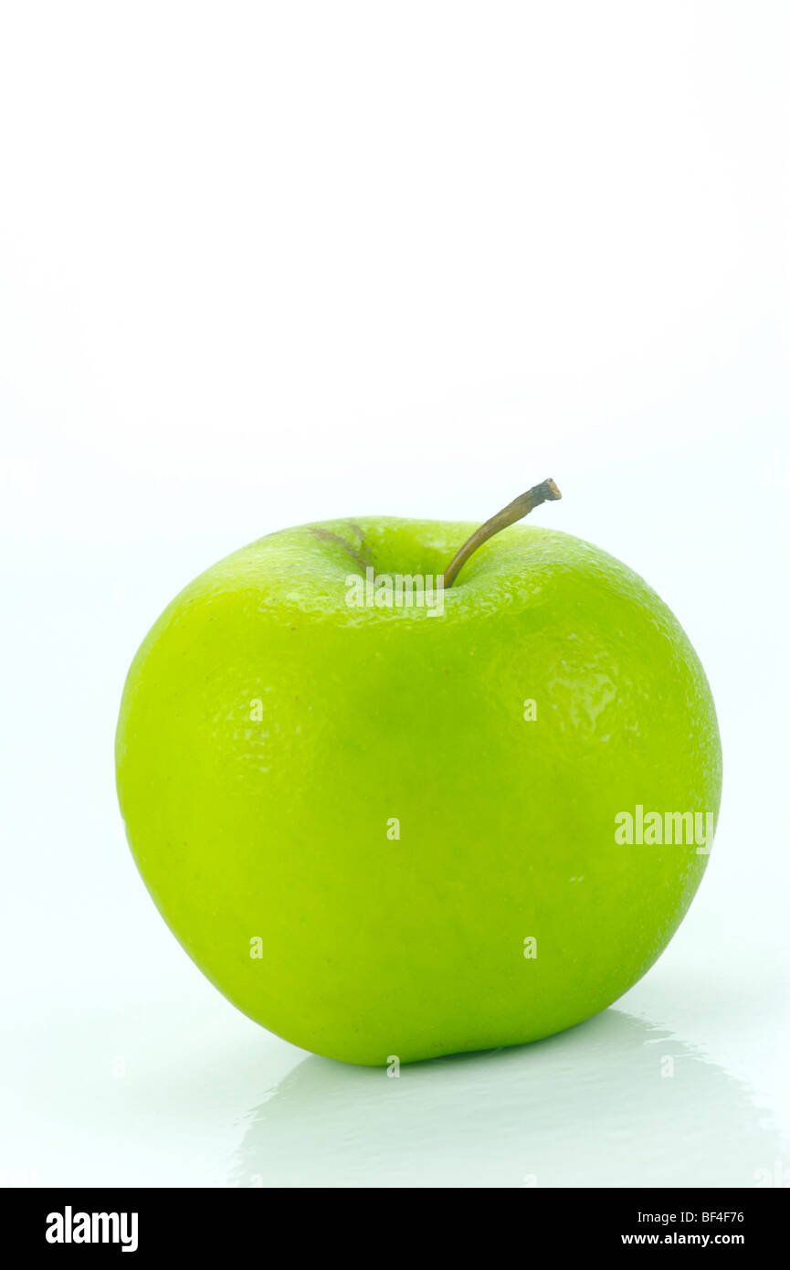 A green apple isolated against a white background Stock Photo - Alamy