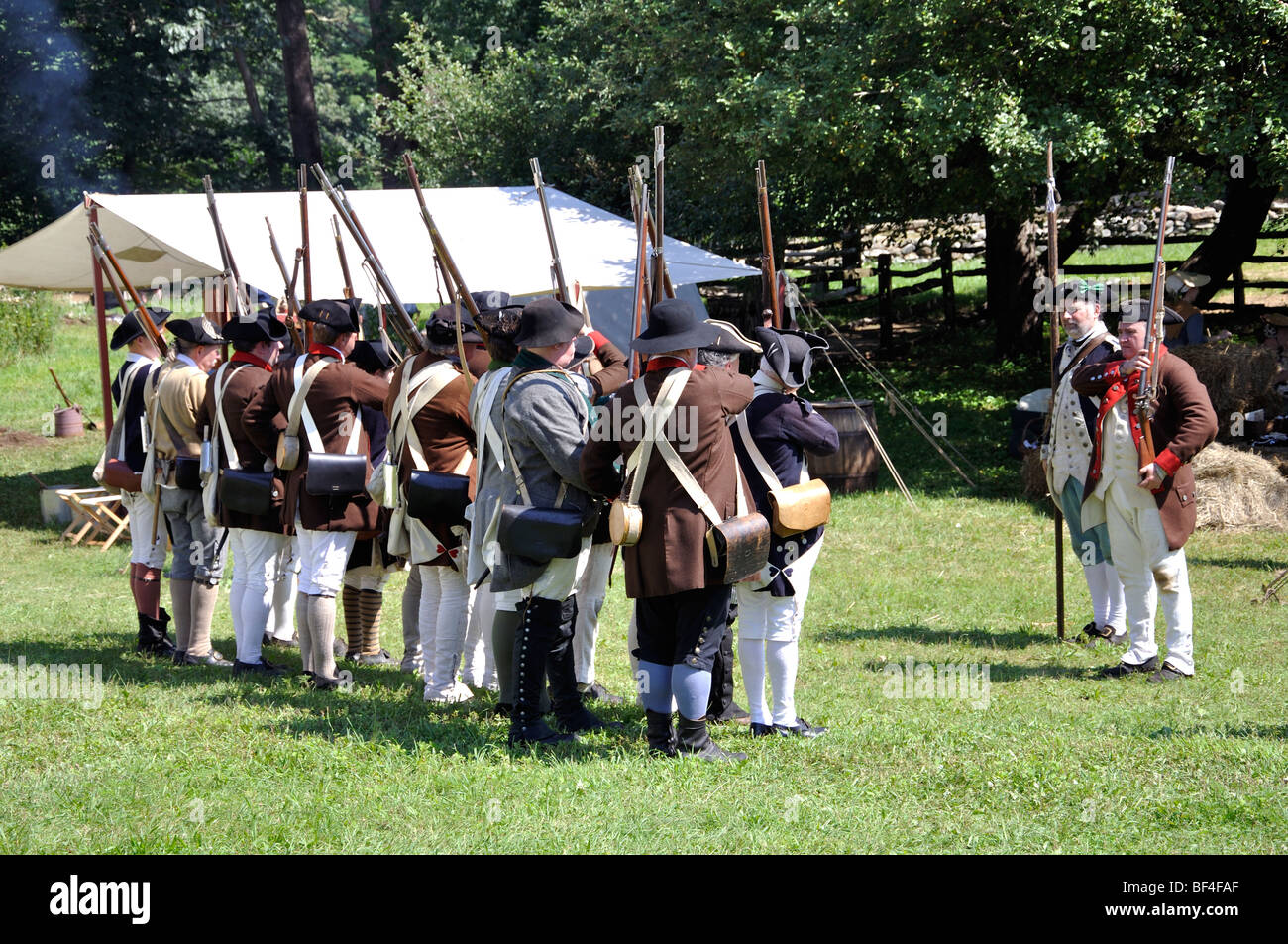 American patriots muster - costumed American Revolutionary War (1770's ...