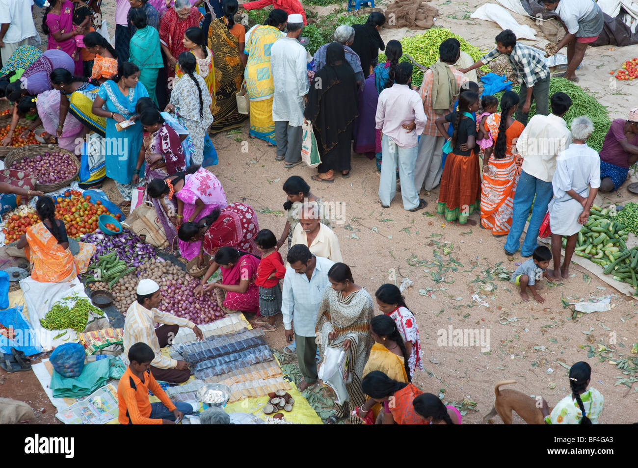 Indian street vegetable market in Puttaparthi, Andhra Pradesh, India ...