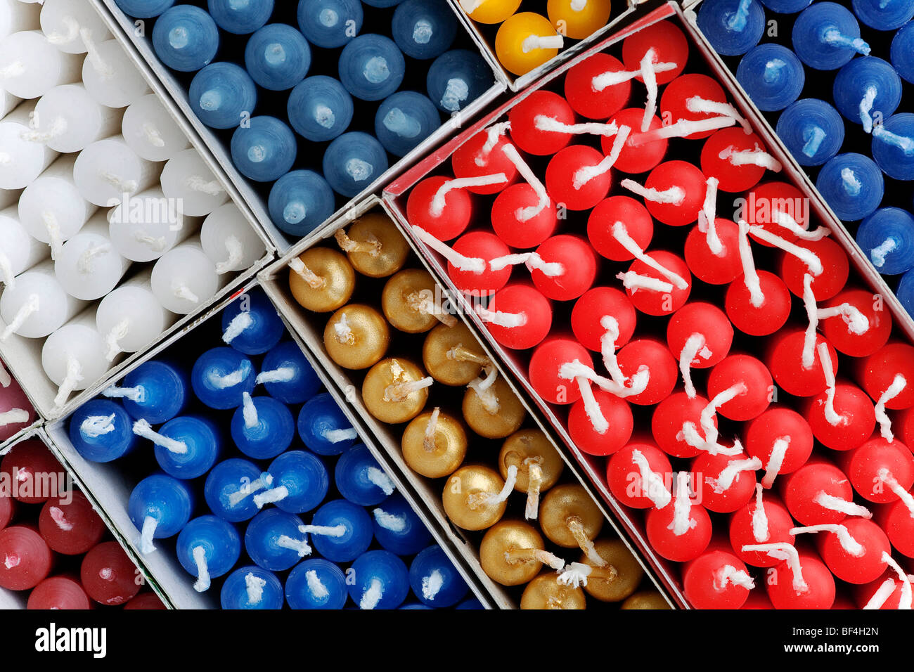 Coloured candles hi-res stock photography and images - Alamy