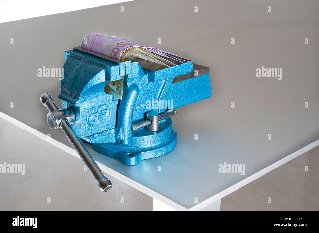 Money presses hi-res stock photography and images - Alamy
