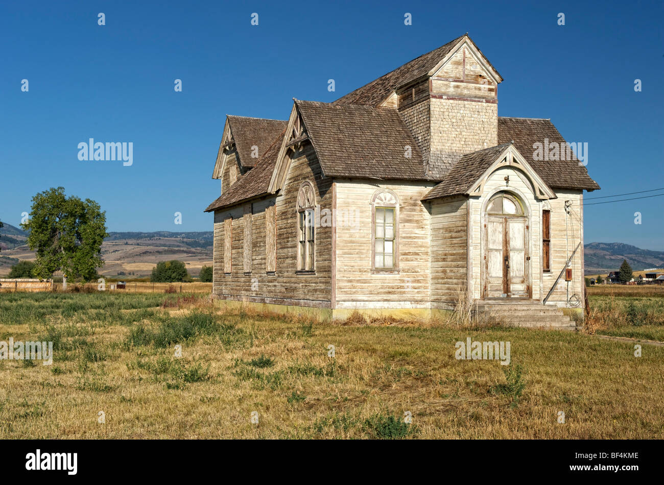 Abandoned house on the prairie hi-res stock photography and images - Alamy
