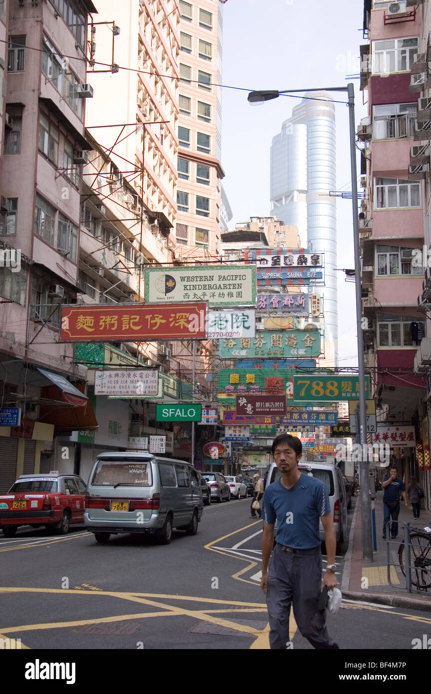 Hong Kong, Kowloon district, typical street with old buildings Stock ...