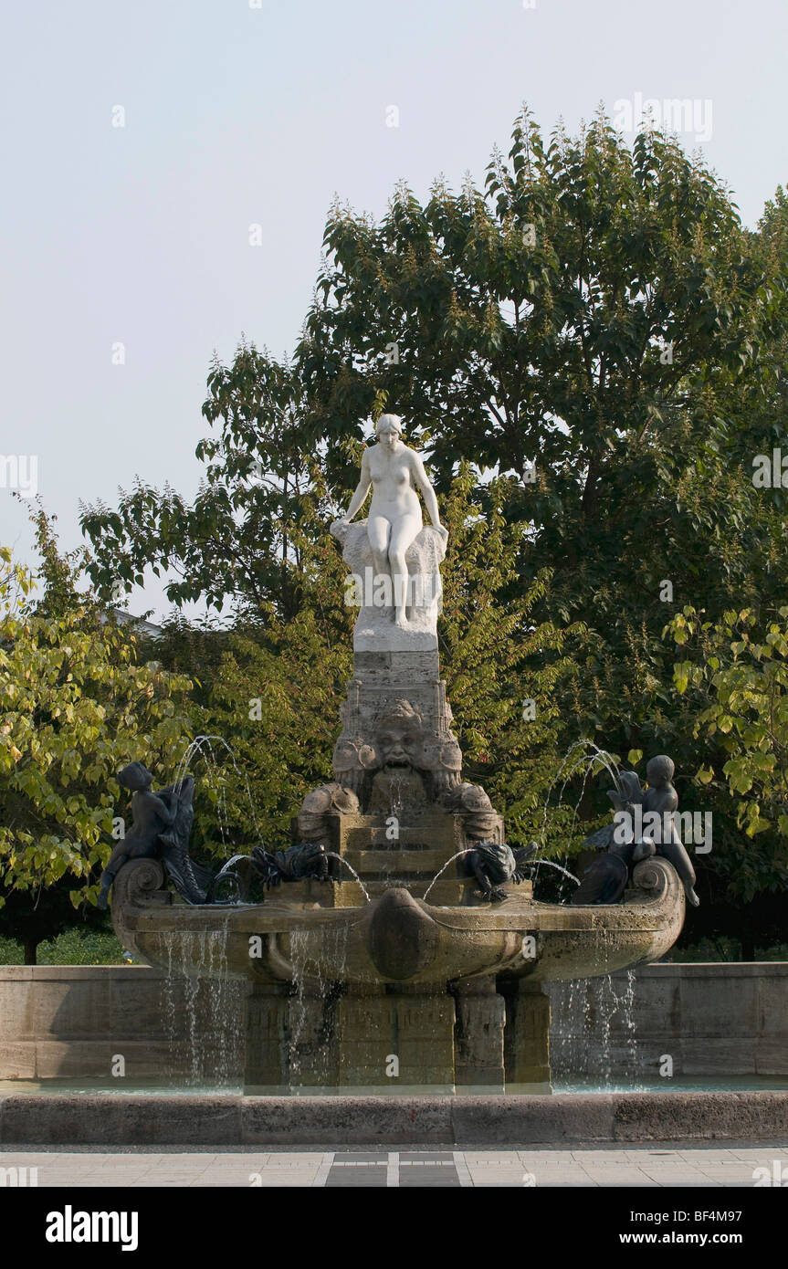 Fairy tale fountain in frankfurt hi-res stock photography and images ...