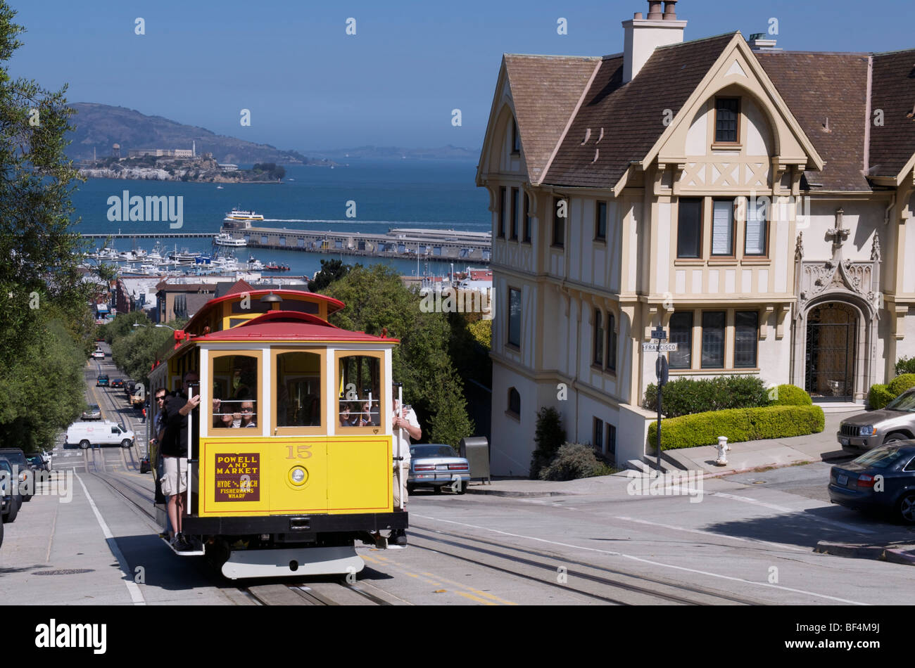 Cable Car and Victorian mansion in Hyde Street, corner Francisco Street ...