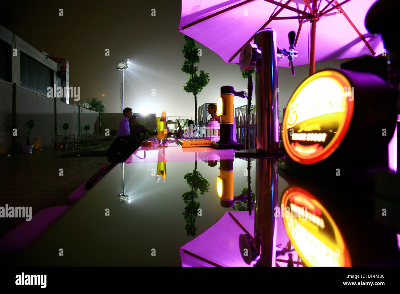 Outdoor bar counter at Area Bar, Houhai bar area, Beijing, China Stock ...