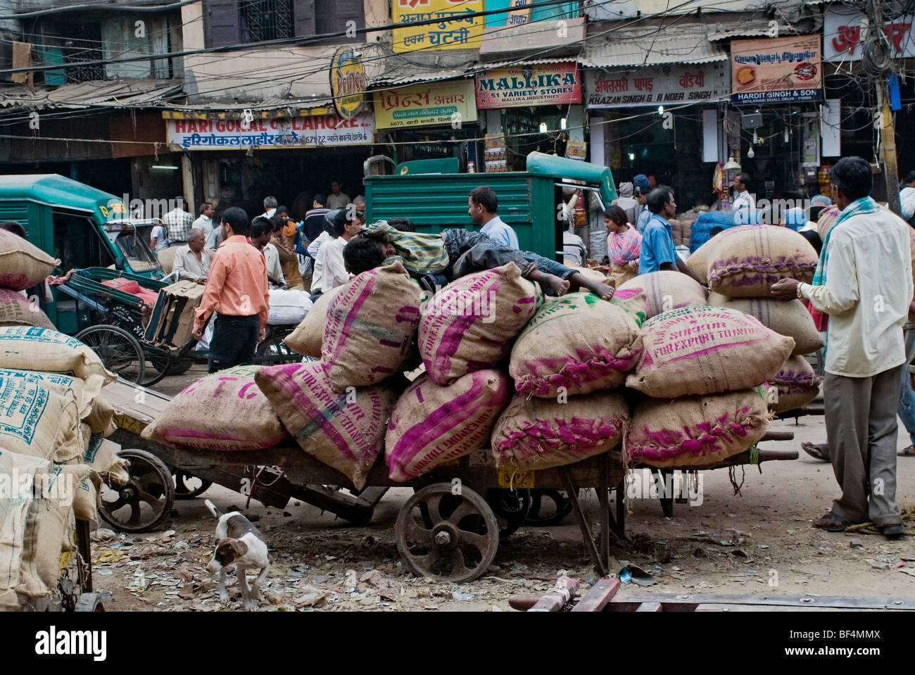 Street scene at the Spice Bazaar, Old Delhi, India, Asia Stock Photo ...
