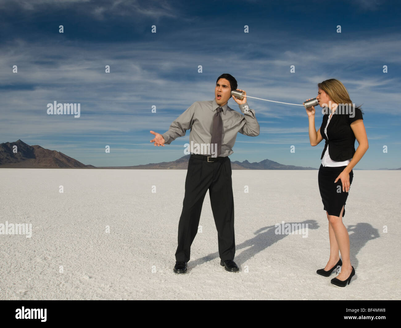 Two can and string hi-res stock photography and images - Alamy