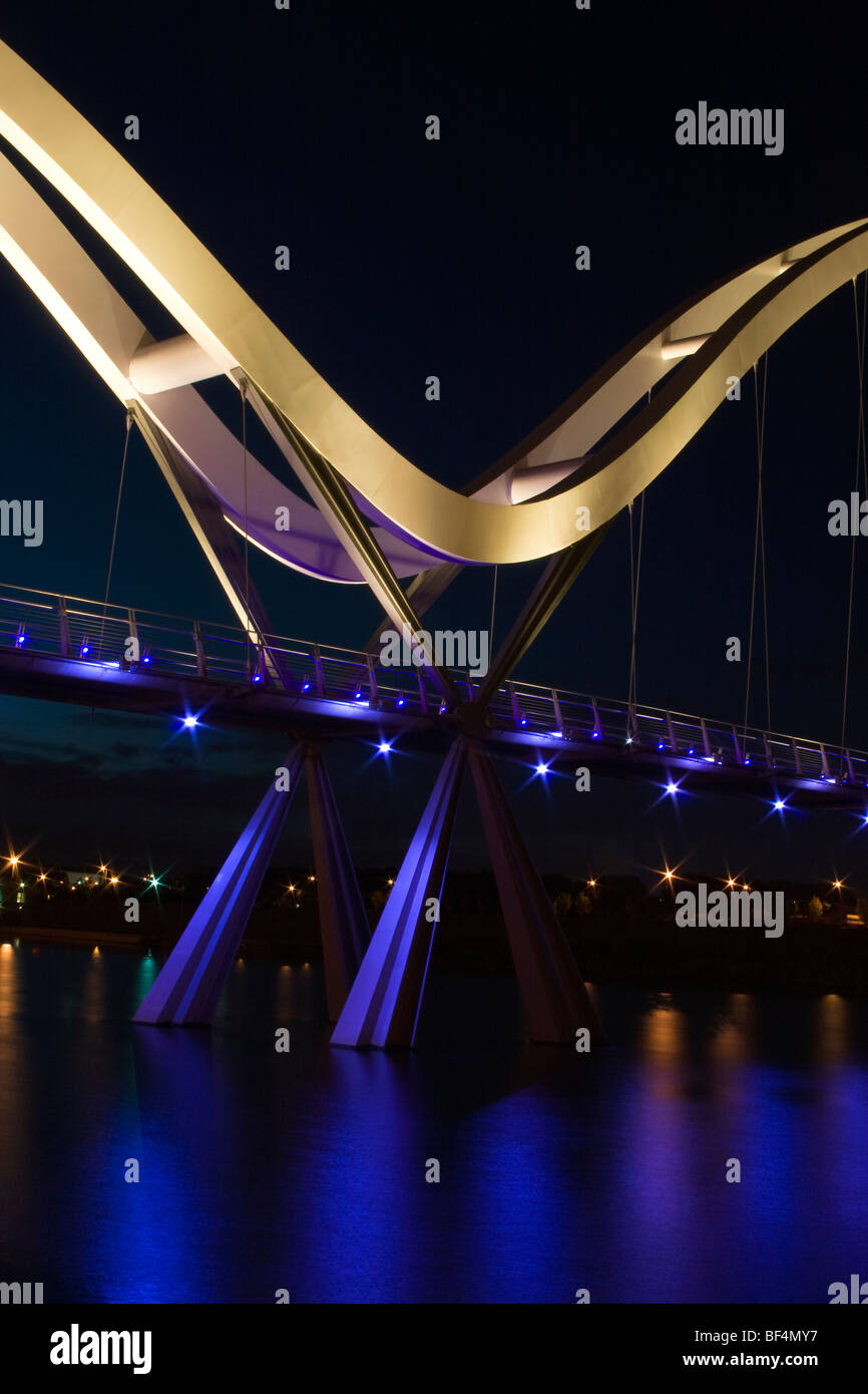 Section of the Stockton Infinity Bridge over the River Tees at night ...