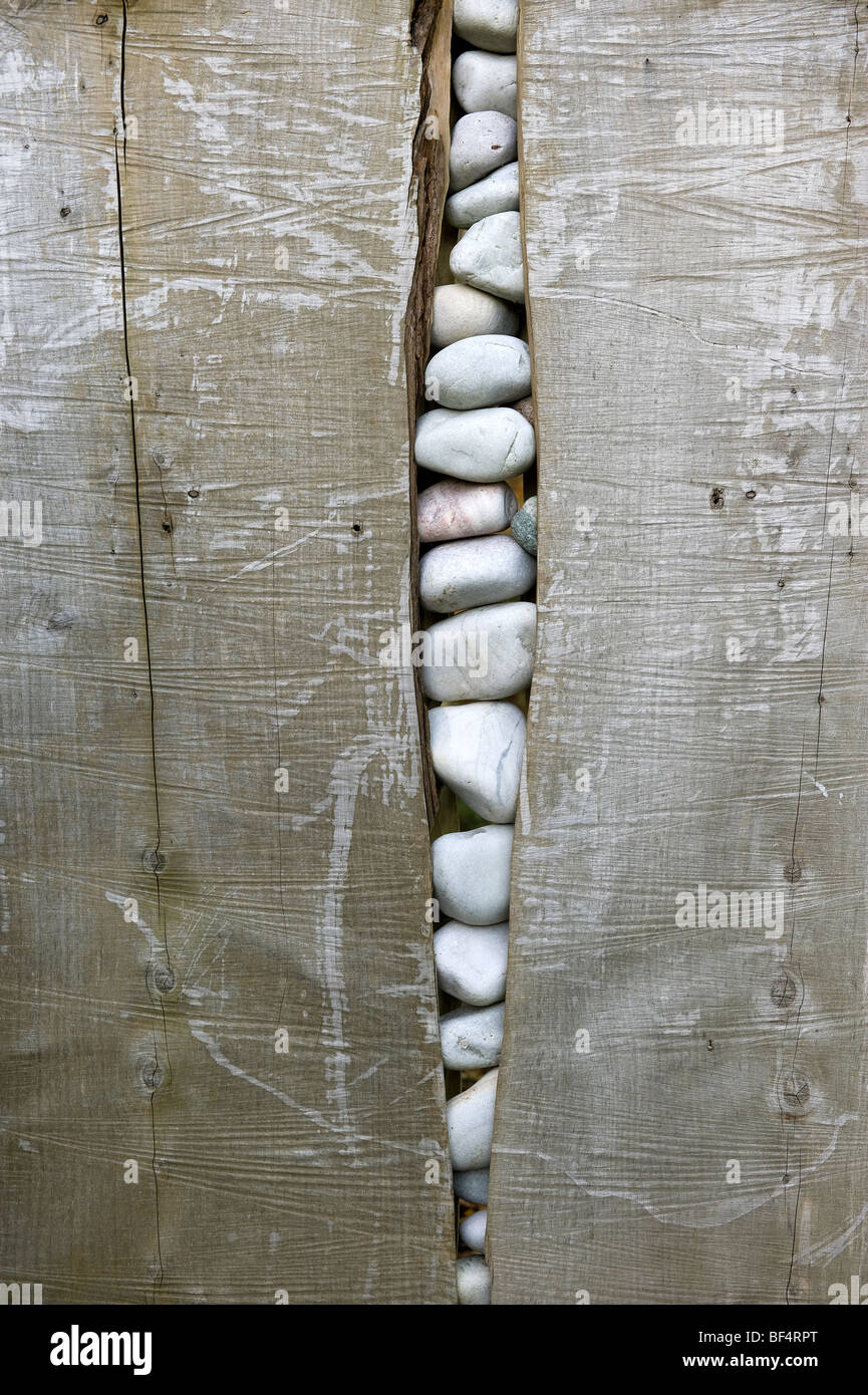 Opening between planks hi-res stock photography and images - Alamy