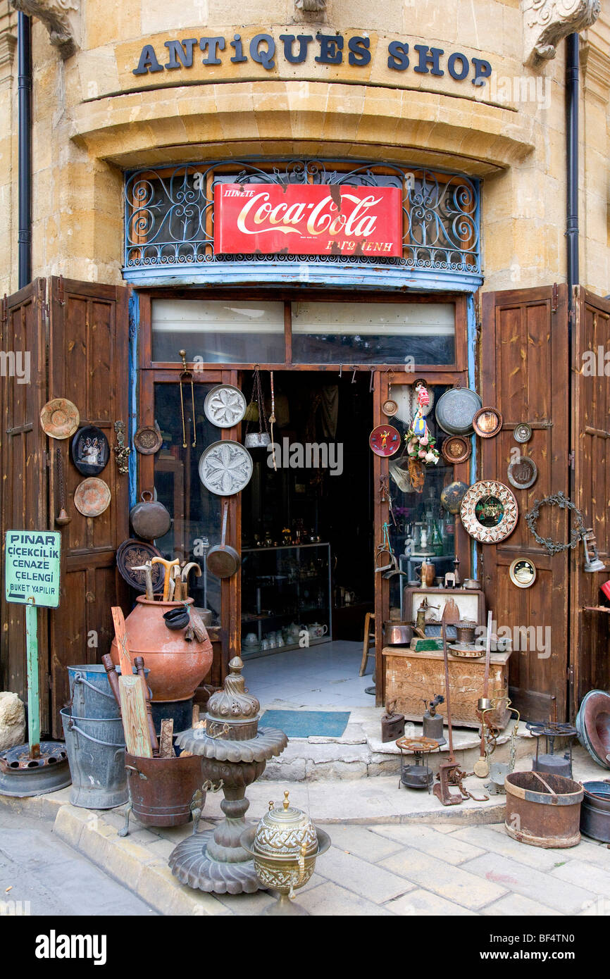 Antiques shop hi-res stock photography and images - Alamy