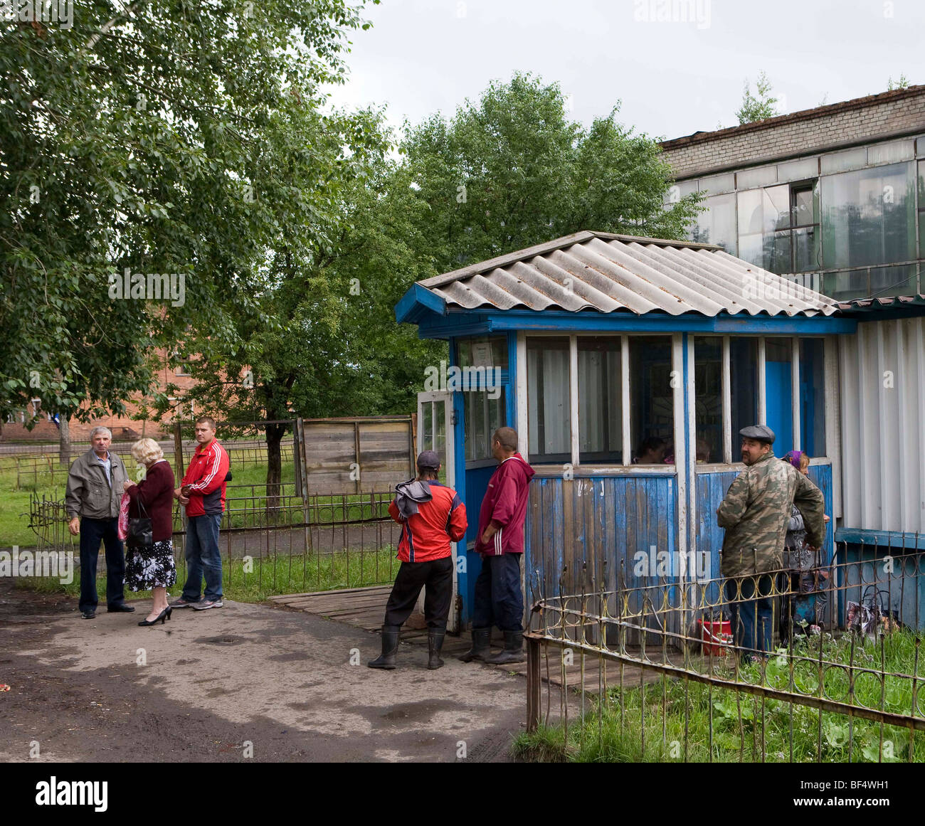 Security workers hi-res stock photography and images - Alamy