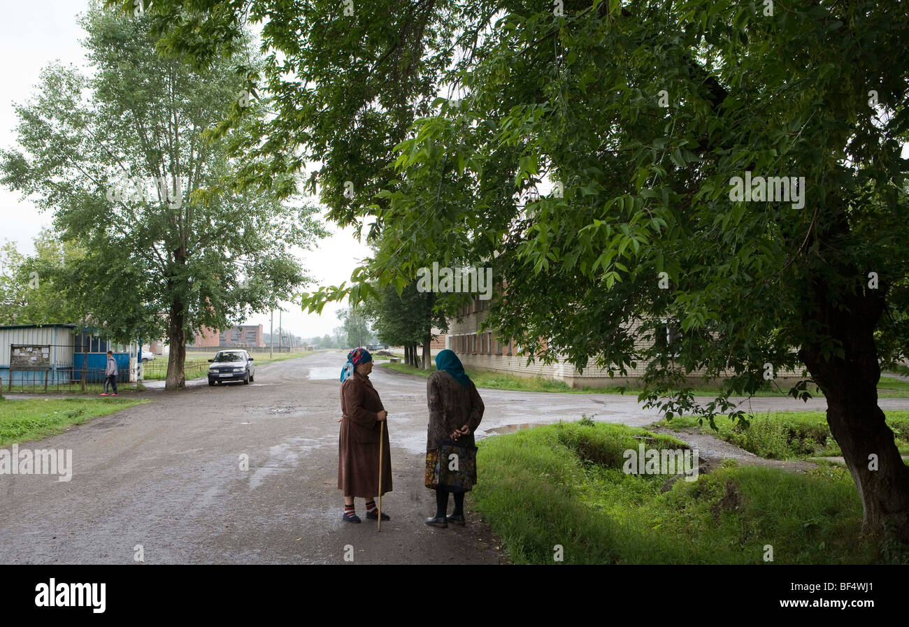 Rural road scenes hi-res stock photography and images - Alamy
