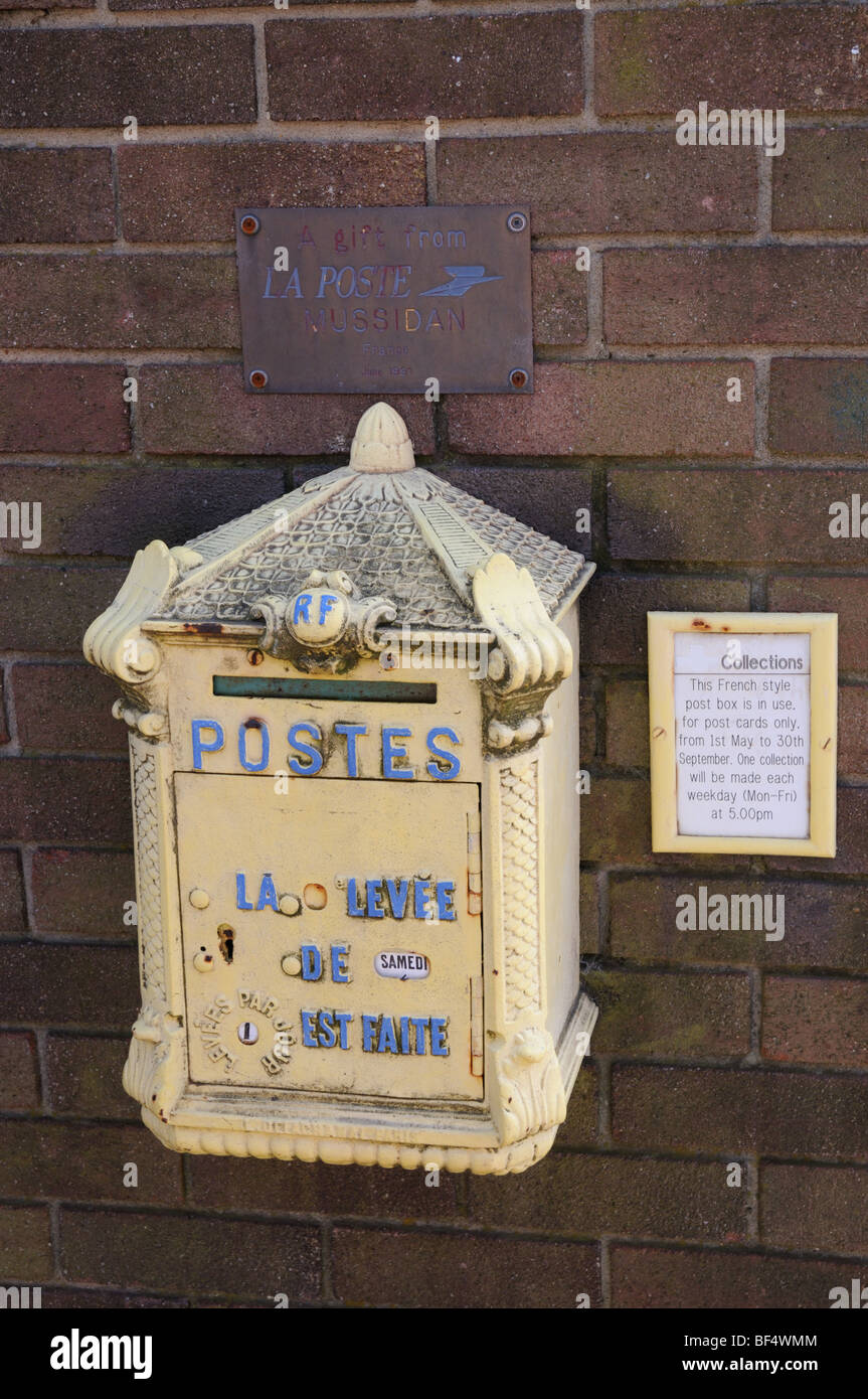 Post Box on library wall in Woodbridge Suffolk Stock Photo - Alamy