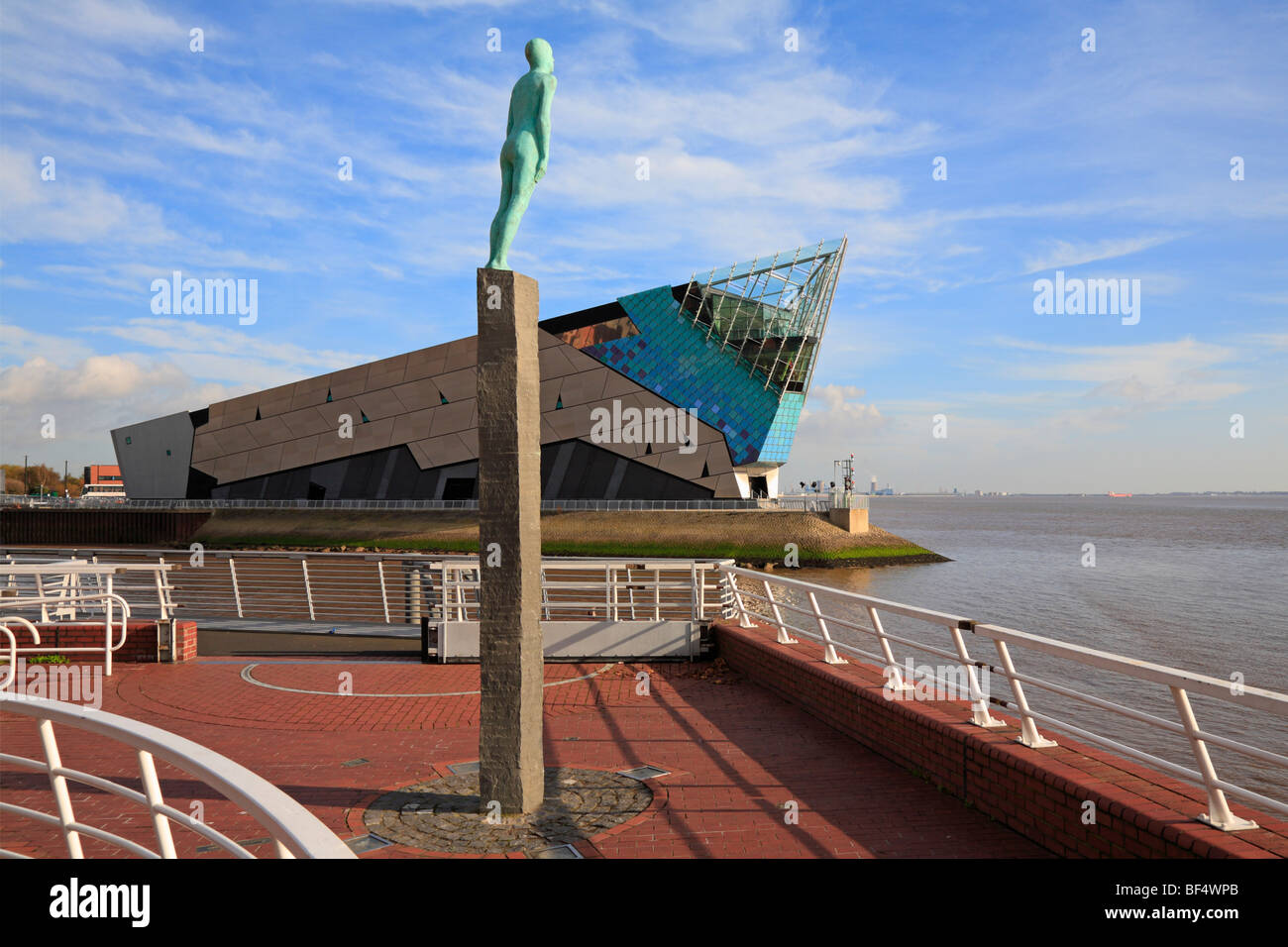 The voyage statue hull hi-res stock photography and images - Alamy