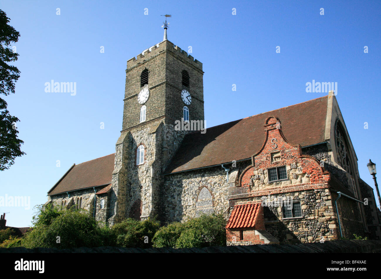 Wide-angle view of St Peters Church, Sandwich, Kent Stock Photo - Alamy
