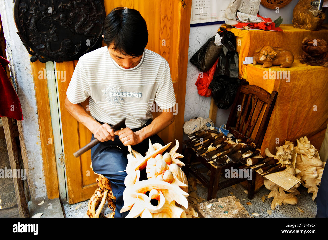 Handicraftsmen hi-res stock photography and images - Alamy