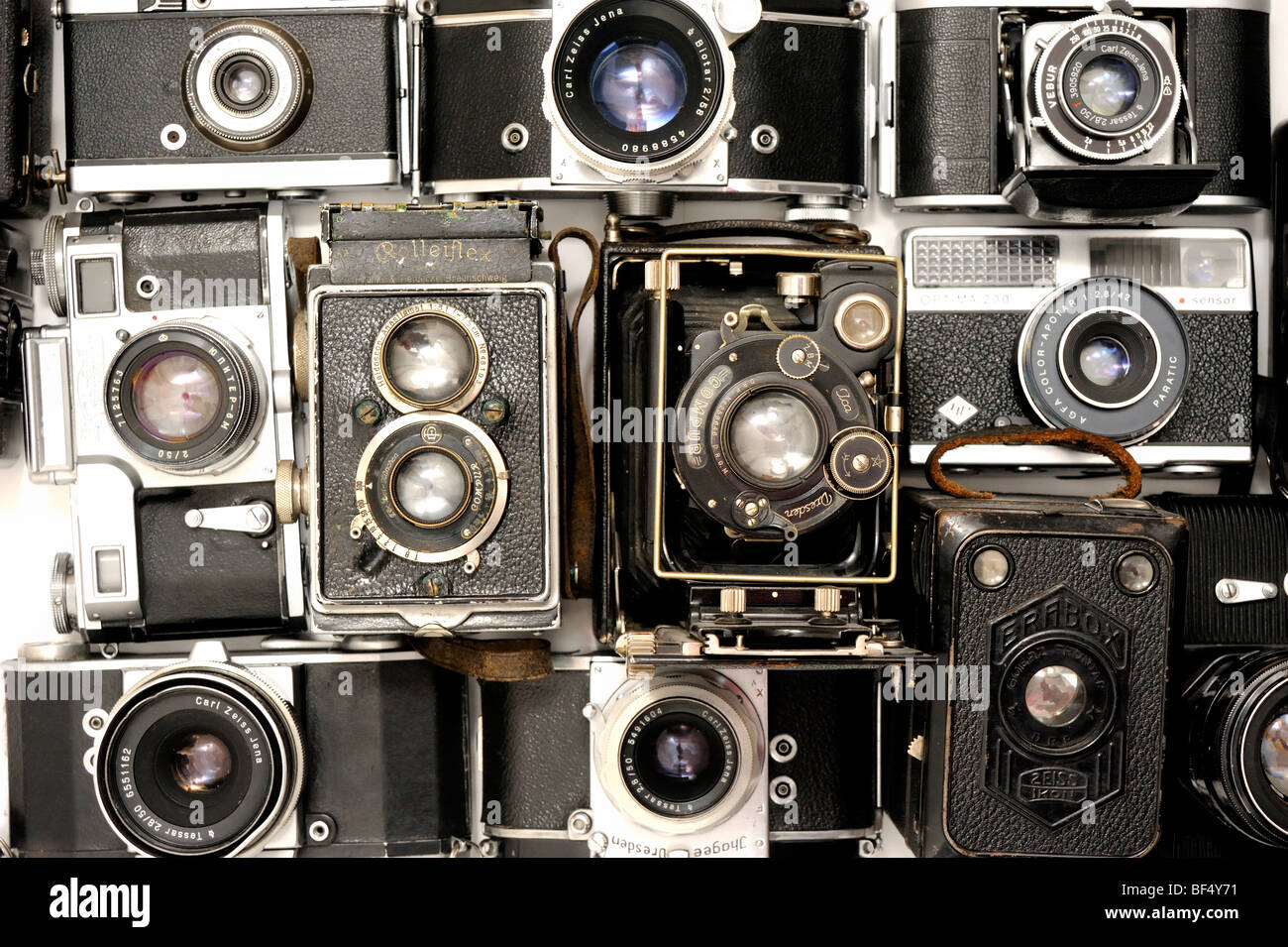 Collection of old cameras Stock Photo - Alamy