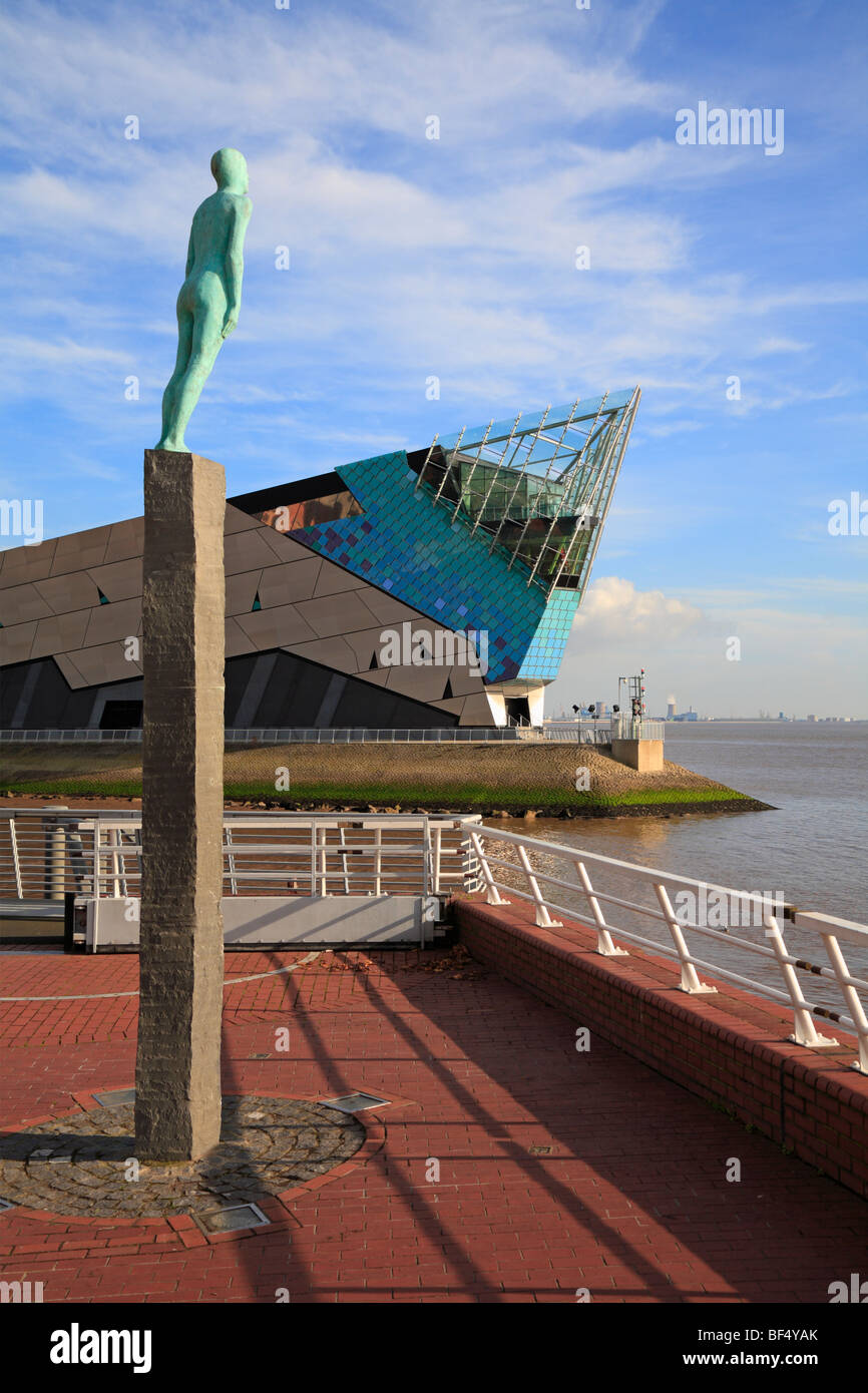 Voyage statue hi-res stock photography and images - Alamy