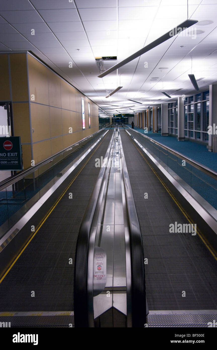 Moving sidewalk hi-res stock photography and images - Alamy