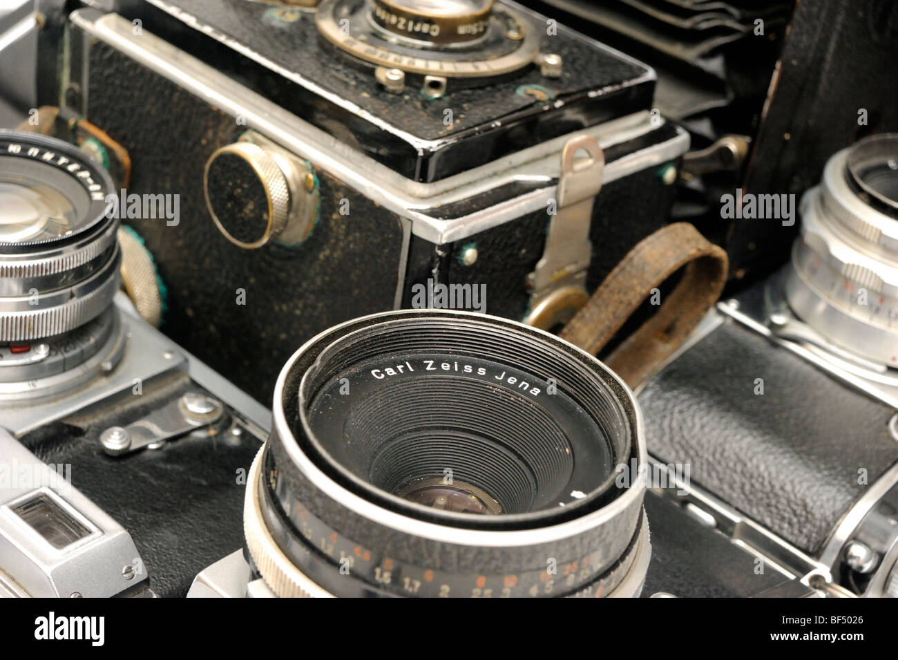 Collection of old cameras Stock Photo - Alamy