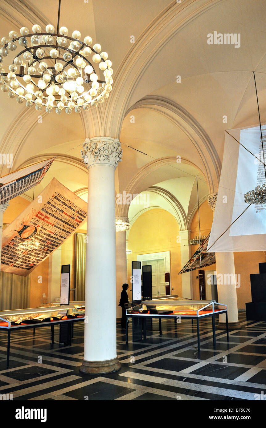 Bavarian State Library, first floor, exhibition in Prince's Hall, When ...