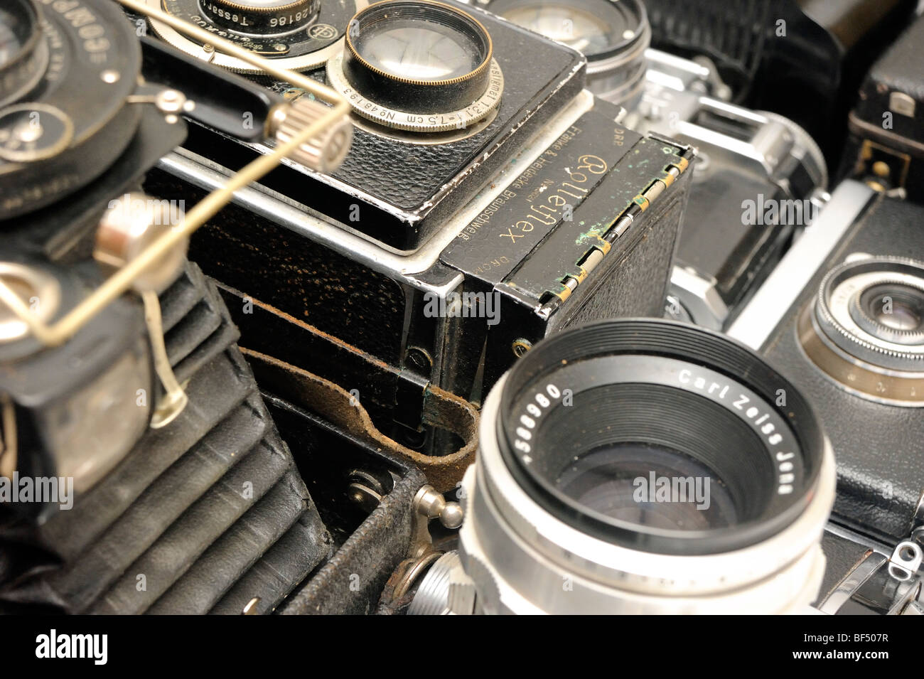 Collection of old cameras Stock Photo - Alamy