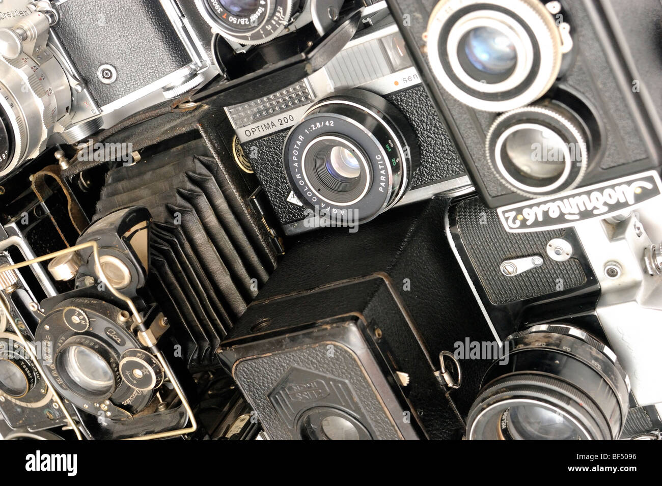 Collection of old cameras Stock Photo - Alamy