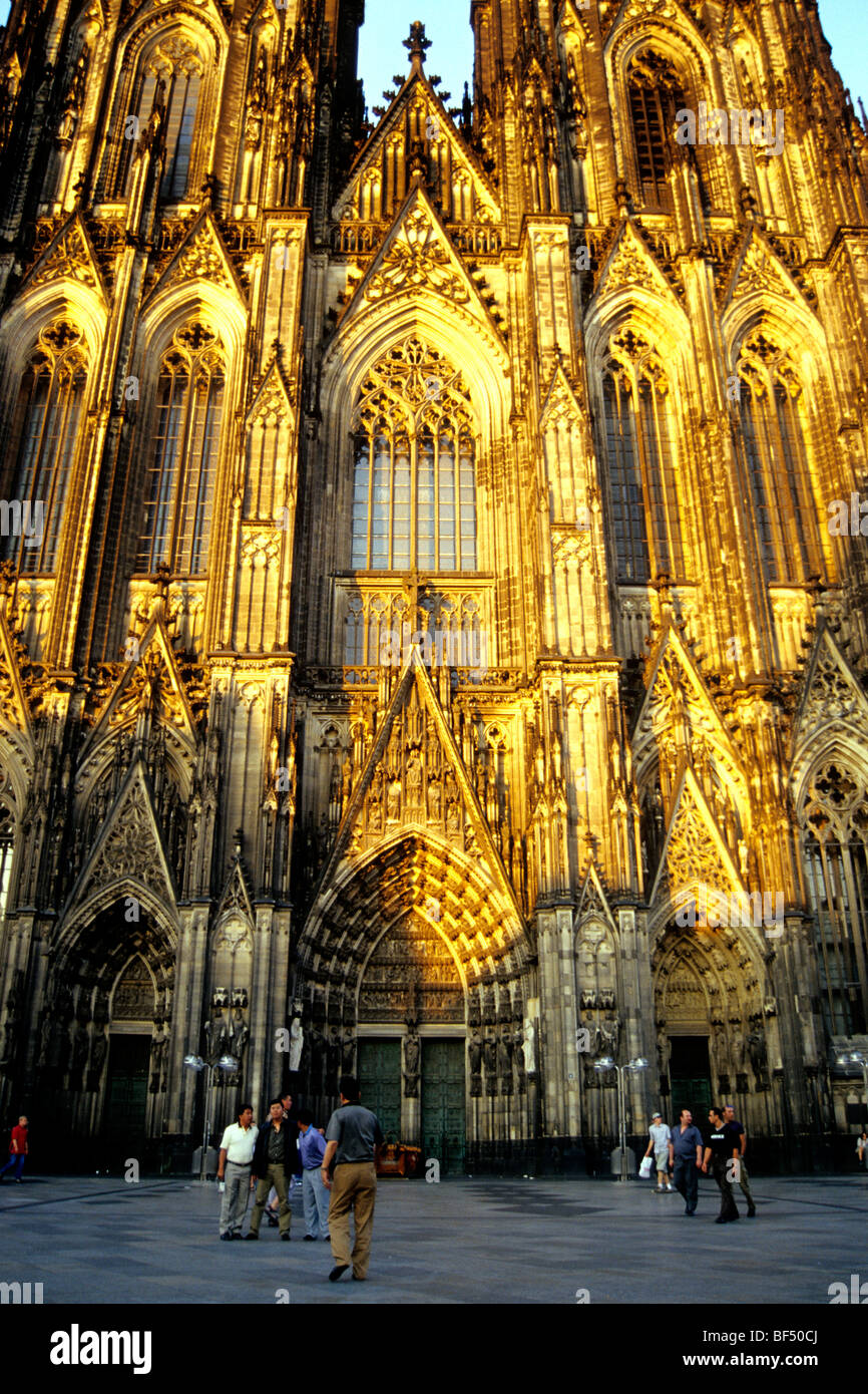 Roman catholic cathedral in cologne hi-res stock photography and images ...