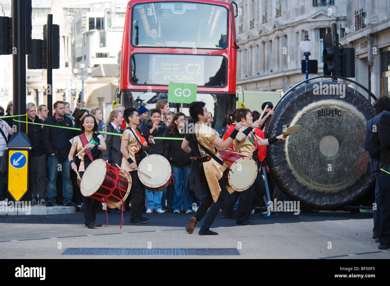 Opening ceremony of the diagonal pedestrian crossing at Oxford Circus ...