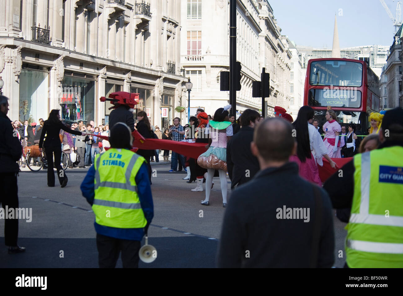 Diagonal pedestrian crossing hi-res stock photography and images - Alamy