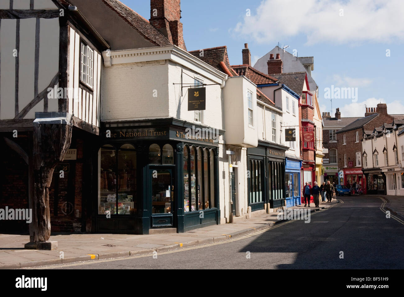 Summer street scene hi-res stock photography and images - Alamy