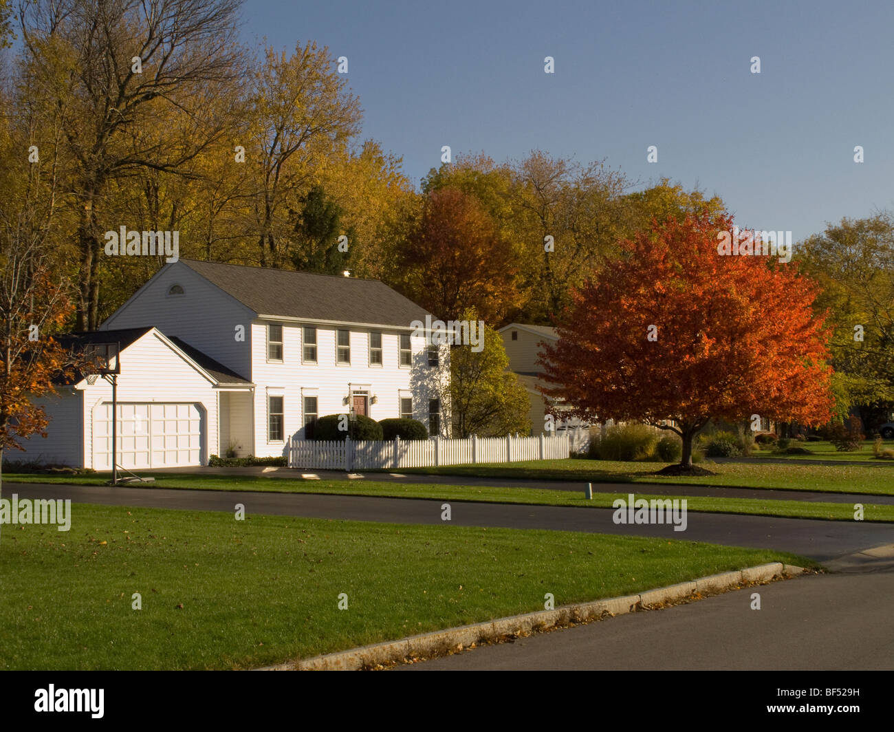 Suburban scene hi-res stock photography and images - Alamy
