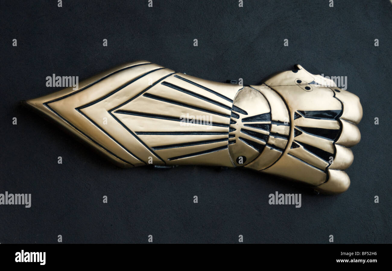 A knights gauntlet Stock Photo - Alamy