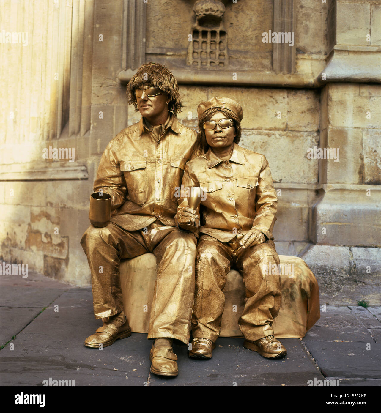 Gold statue mime hi-res stock photography and images - Alamy