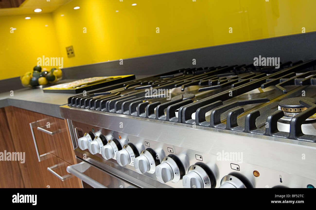 Close Up Shot Across Cooker in Modern Colourful Kitchen Stock Photo - Alamy