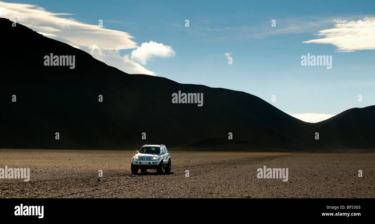 Jeep off roading in Central Highlands, Iceland Stock Photo - Alamy